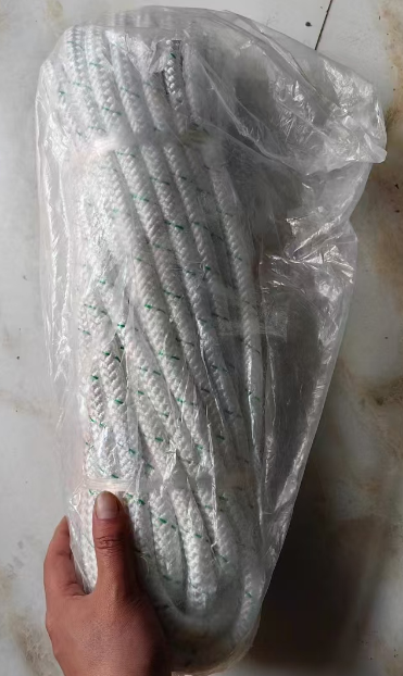 安全绳12.5mm-30米-型号规格：FZL-S-T12.5；长度 30米；3C认证 产品材质：4400D涤纶加强丝 直径：12.5mm 拉力：31.91KN约3100kg 长度：30m ...